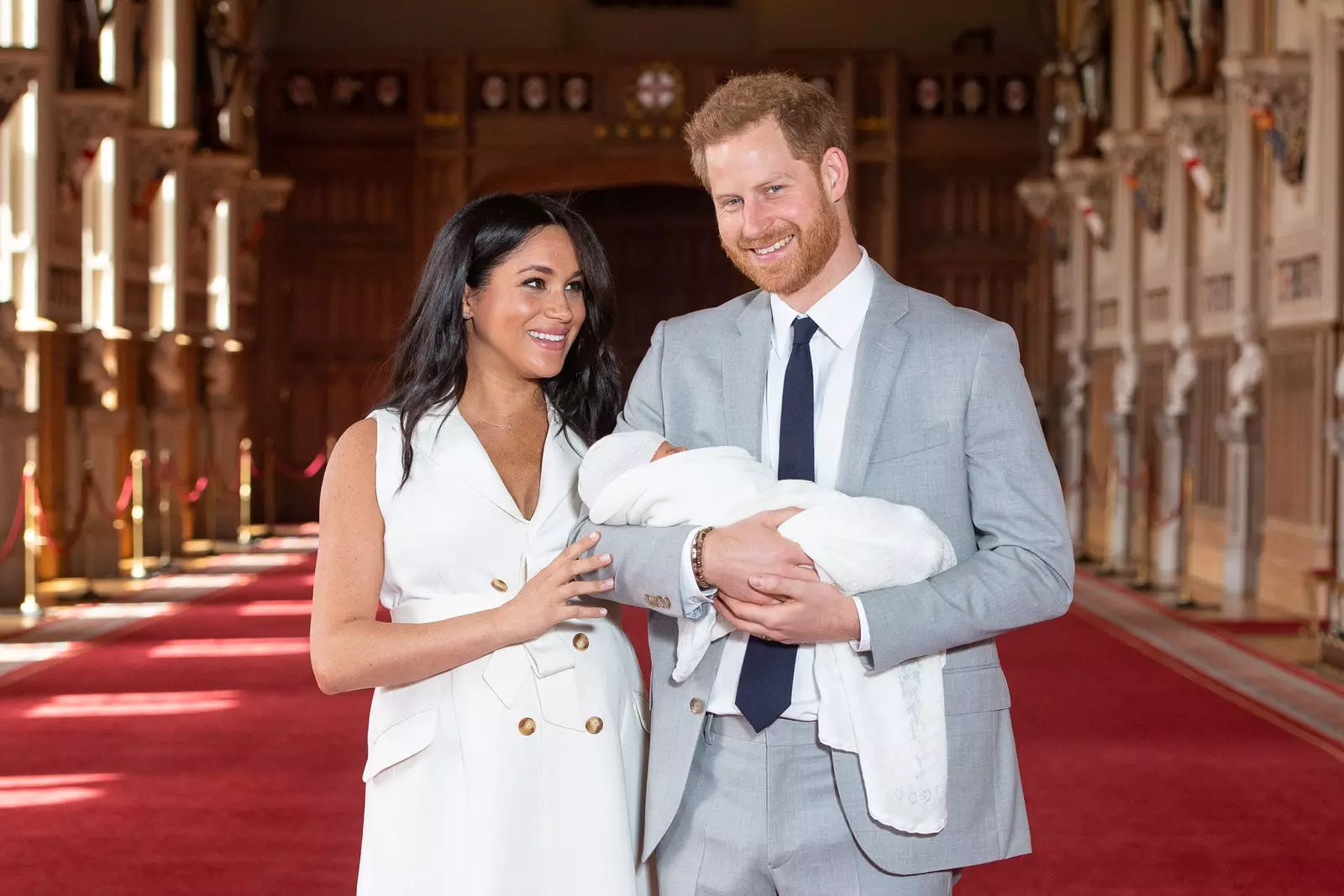 Duke na Duchess nke Sussex na nwa ha nwoke a mụrụ ọhụrụ Archie Harrison MountbattenWindsor na Mee 8 2019