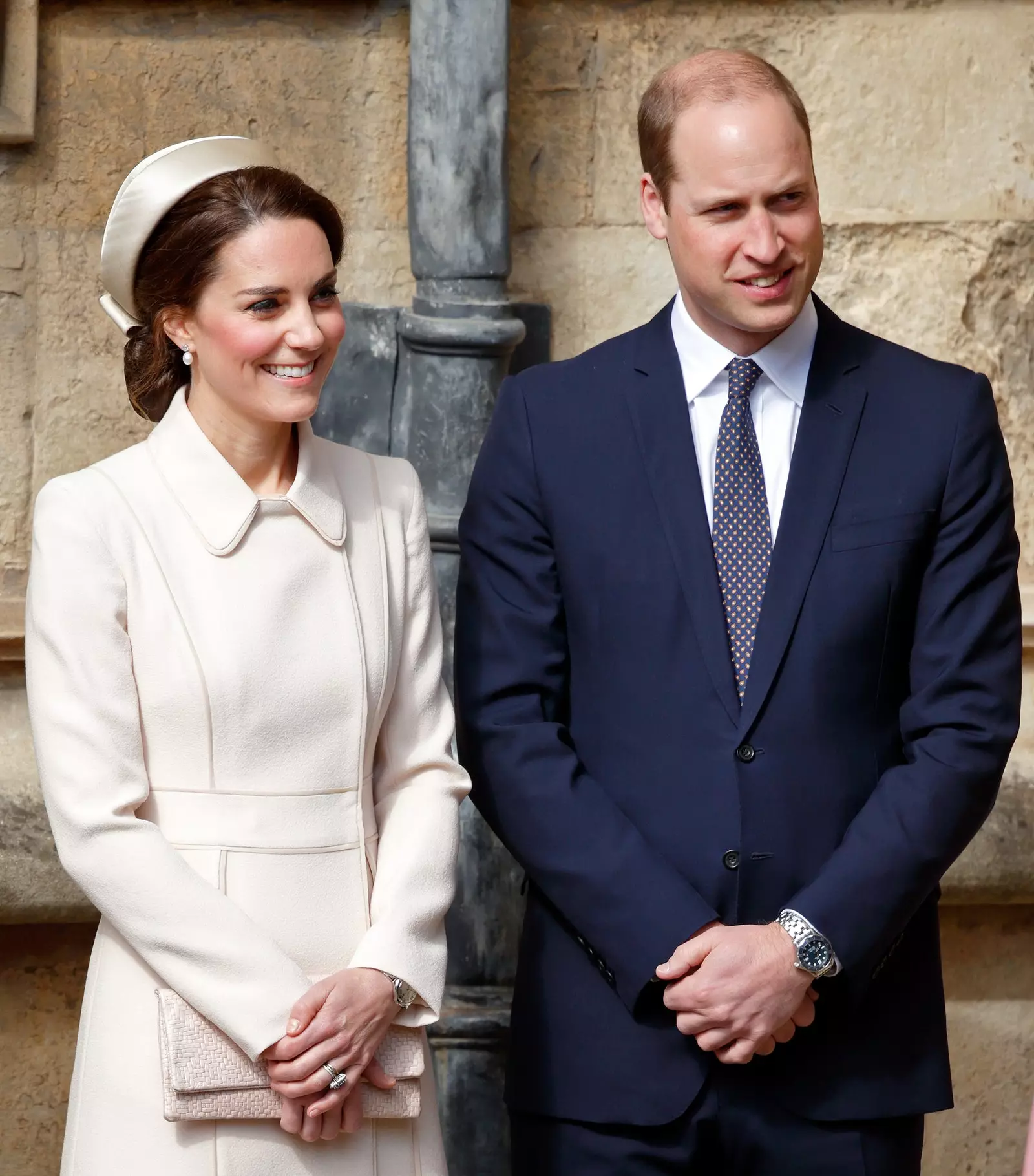 Duke na Duchess nke Cambridge na-aga ọrụ Ista Sọnde na St George's Chapel na 2017