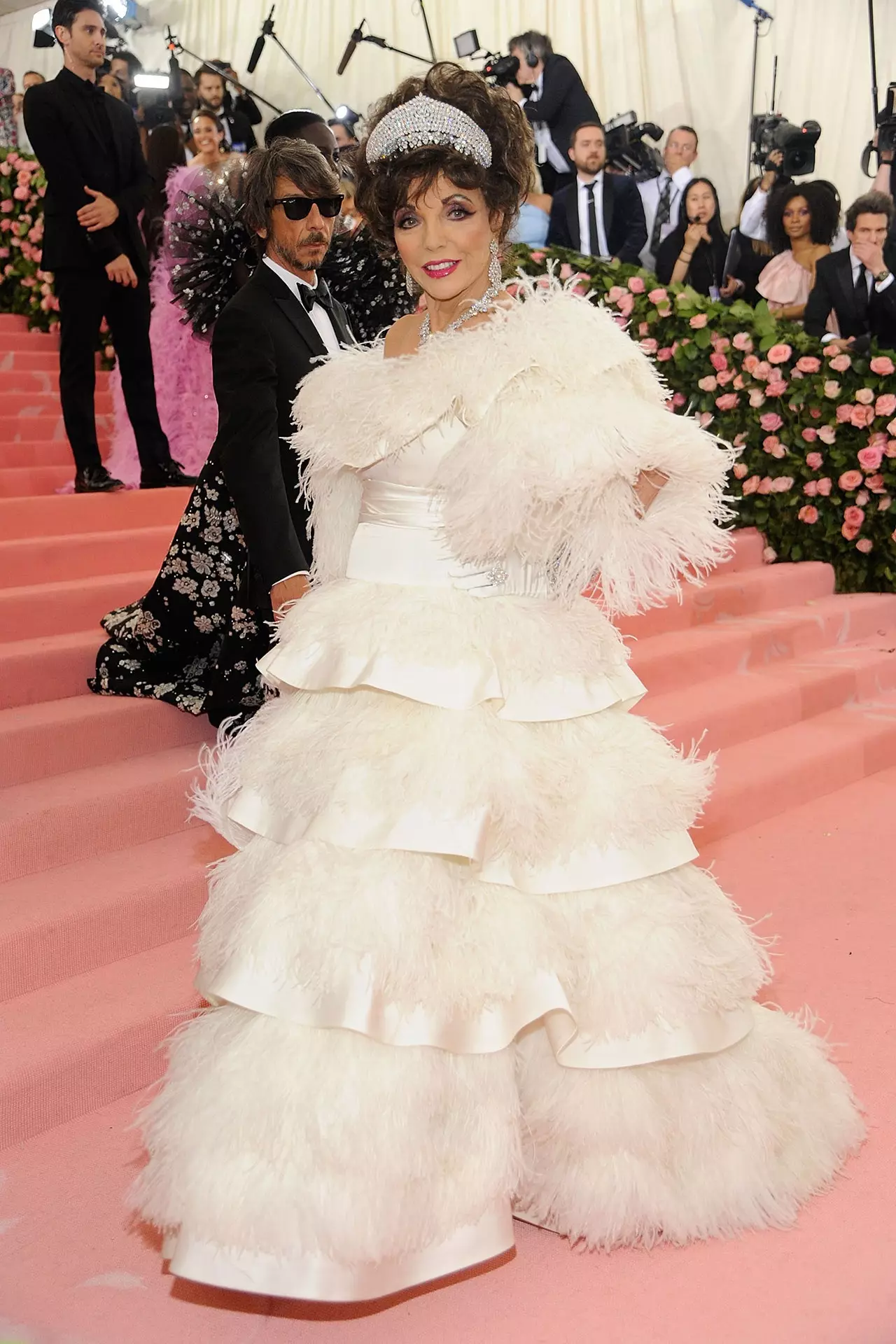 Dame Joan Collins 2019 'Camp' Met Gala'da