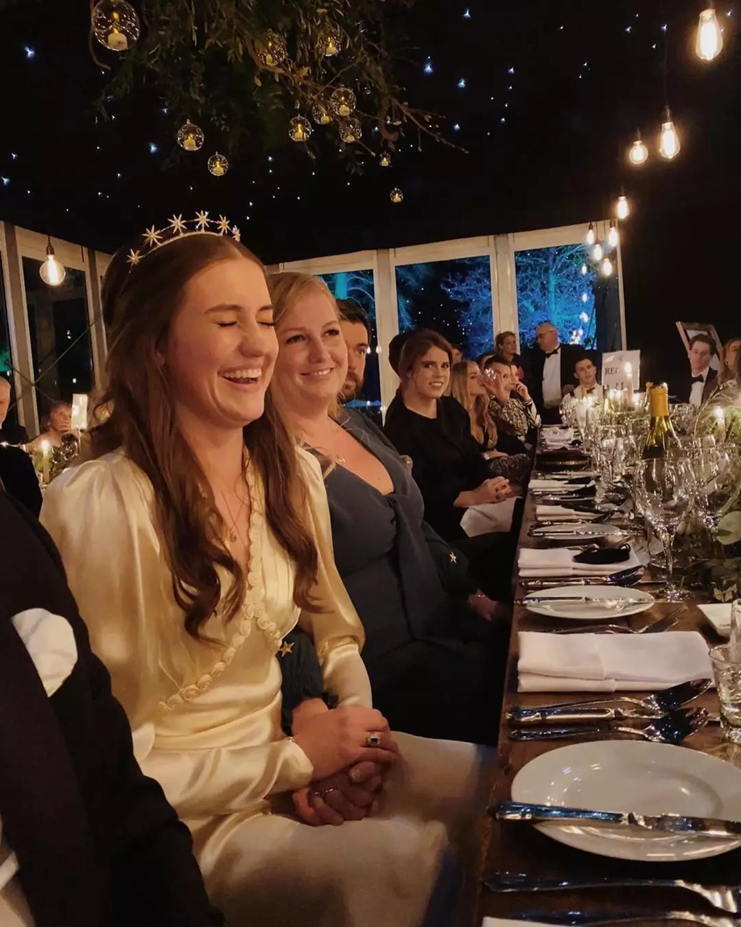 La sposa Molly Whitehall ha fatto sedere un ospite lontano da suo fratello Jack Whitehall e due ospiti dalla vecchia amica di scuola Princess...