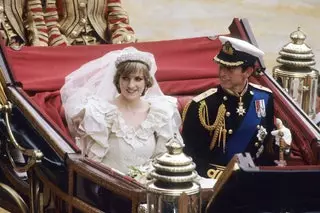 Prionsa Charles agus Diana Banphrionsa na Breataine Bige Phós an Prionsa Charles agus Diana Spencer i searmanas a raibh na milliúin ag faire air...