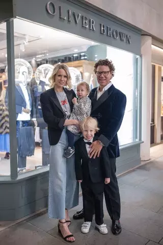 Kristian และ Davinia Ferner Robson พร้อมลูกๆ