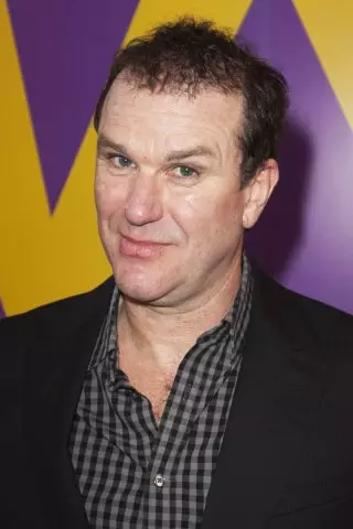 លោក Douglas Hodge