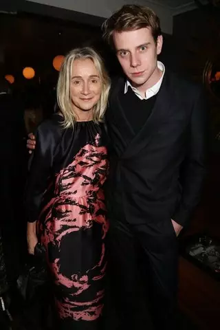 Lucinda Chambers နှင့် Jonathan Anderson တို့ဖြစ်သည်။