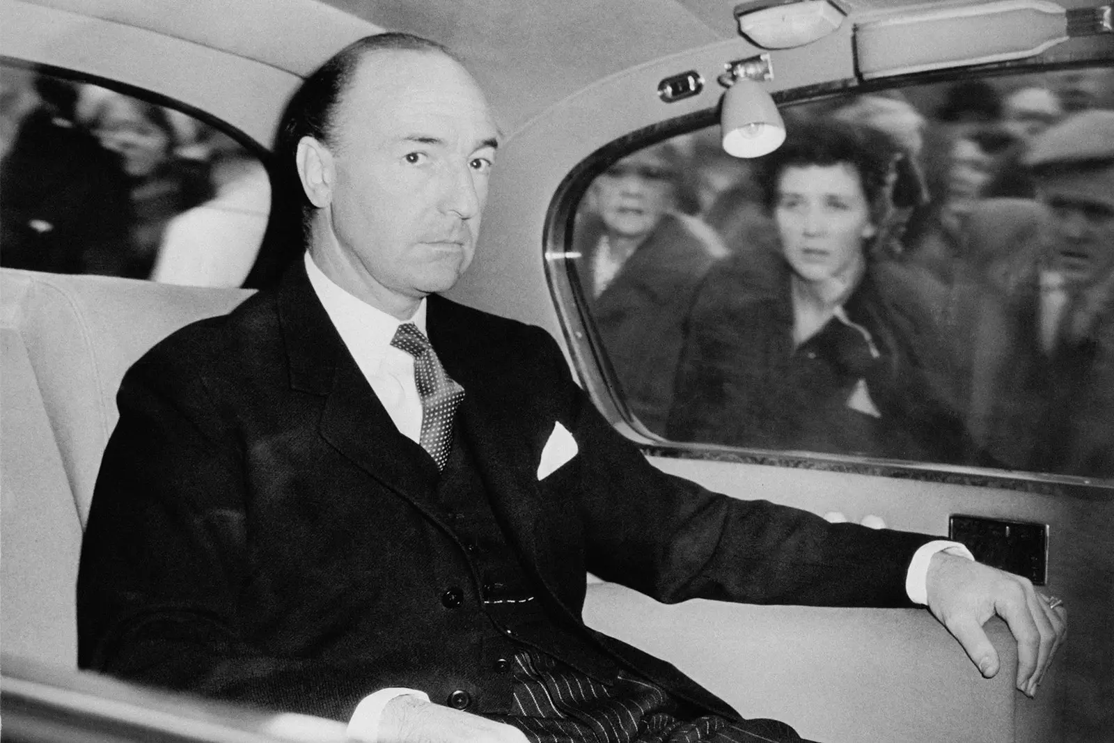 Con Profumo 1962-ci ildə Londonda İcmalar Palatasına gəlir