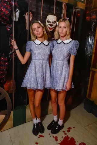 Gresiýanyň şazadasy Mariýa Olimpiýa we Annabeliň Hallowin oturylyşygynda “The Shining” -den ekizler hökmünde Ella Riçards