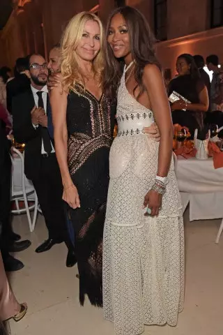 Melissa Odabash และ Naomi Campbell