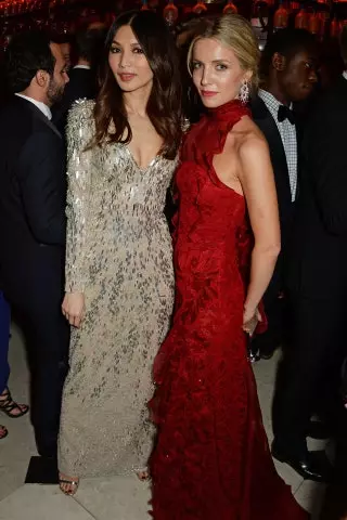 Gemma Chan og Annabelle Wallis