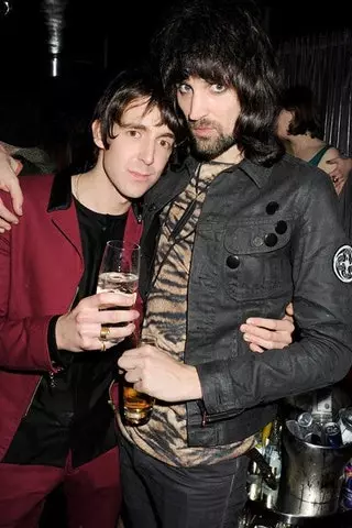 Miles Kane le Serge Pizzorno