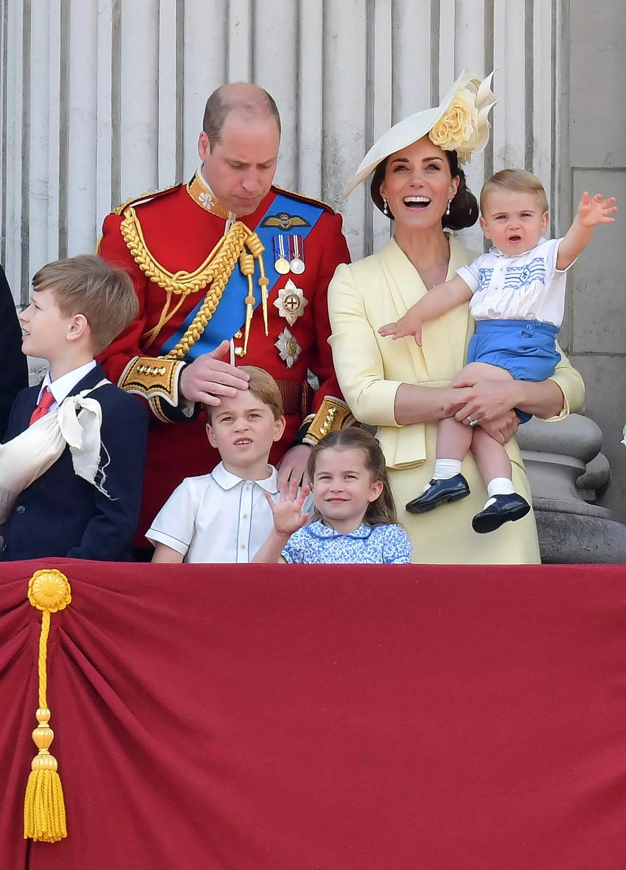 Albert Windsor el duc de Cambridge, el príncep Jordi, la princesa Charlotte, la duquessa de Cambridge i el príncep Lluís