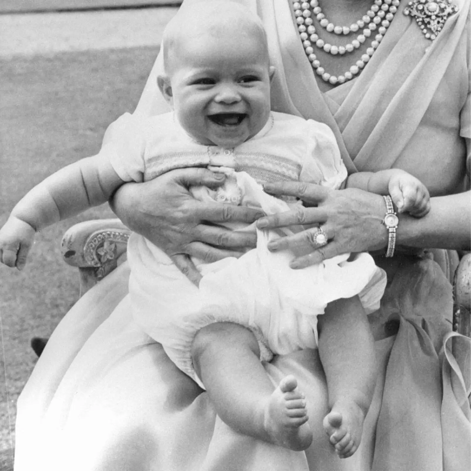 De koningin deelde de volgende foto van prins Andrew als baby