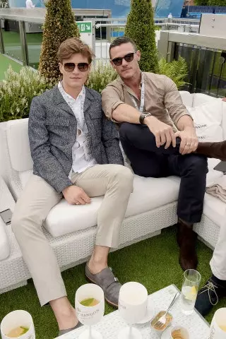 Oliver Cheshire kaj Luke Evans