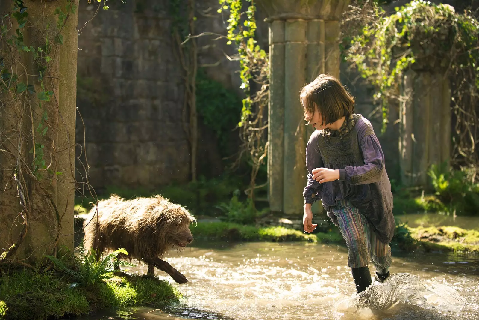 „The Secret Garden Film Review 2020“ ekranizacija, kurioje vaidina Colinas Firthas ir Julie Waltars