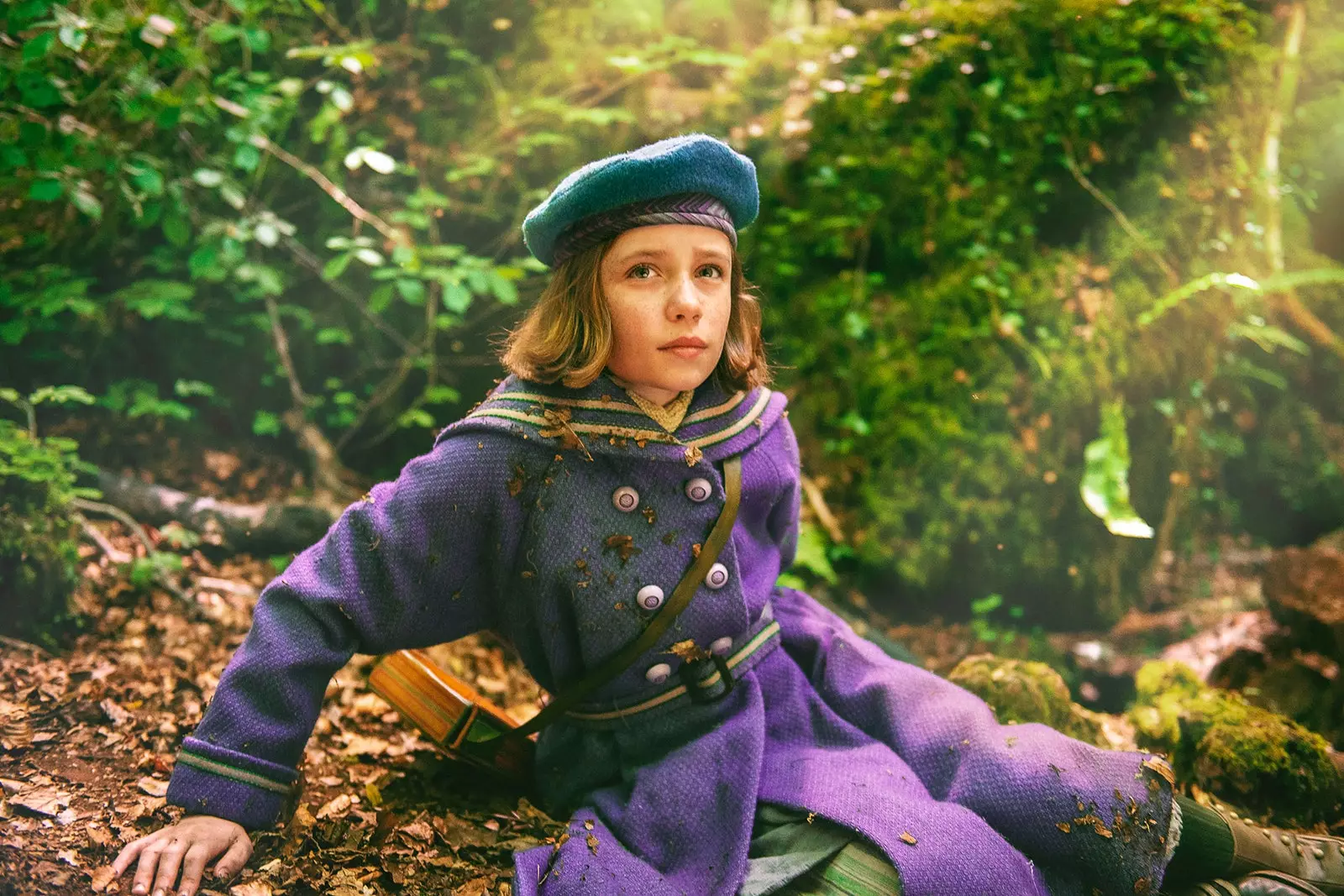 Filmas The Secret Garden Film Review 2020 adaptācija ar Kolinu Fērtu un Džūliju Valtarsu