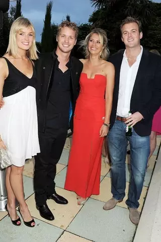 Isabella Calthorpe Sam Branson Holly Branson และ Fred Andrewes