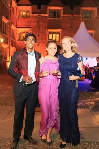 Jerry Ganendra, Julia Schlaier und Johanna Blendow