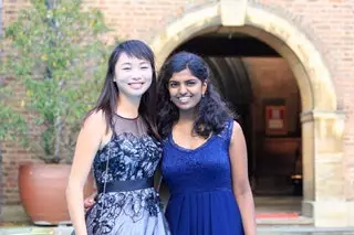 Chloe Luo und Manisha Swaminathan