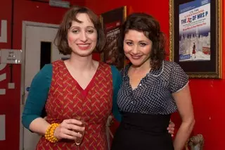 Frances Ruffelle și Isy Suttie