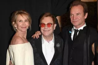 Trudie Styler Sir Elton John និង Sting