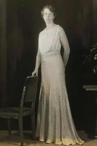 Ny Roosevelt posing dina gaun Ball inaugural na dijieunna tina pérak biru lam 1933