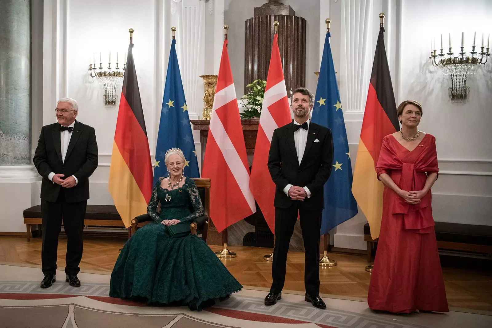 Německý prezident FrankWalter Steinmeier Dánská královna Margrethe Korunní princ Frederik z Dánska a první dáma Elke...