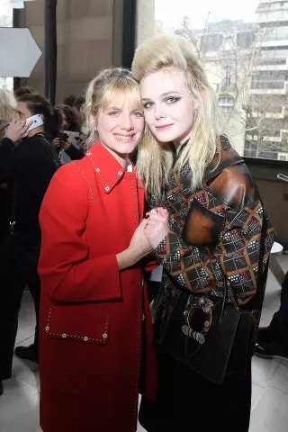 Melanie Laurent ແລະ Elle Fanning ຢູ່ Miu Miu AW18