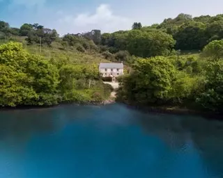 TREGOTHNAN COTTAGES shingled hondartzako txabola Kornualles paisaiaren eta bildumaren betiko elementua da...