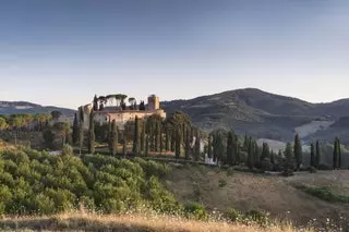 Castello di Reschio Umbria Италия Да се валяш във вана под звездите, огнището свети в средновековен Кастело...