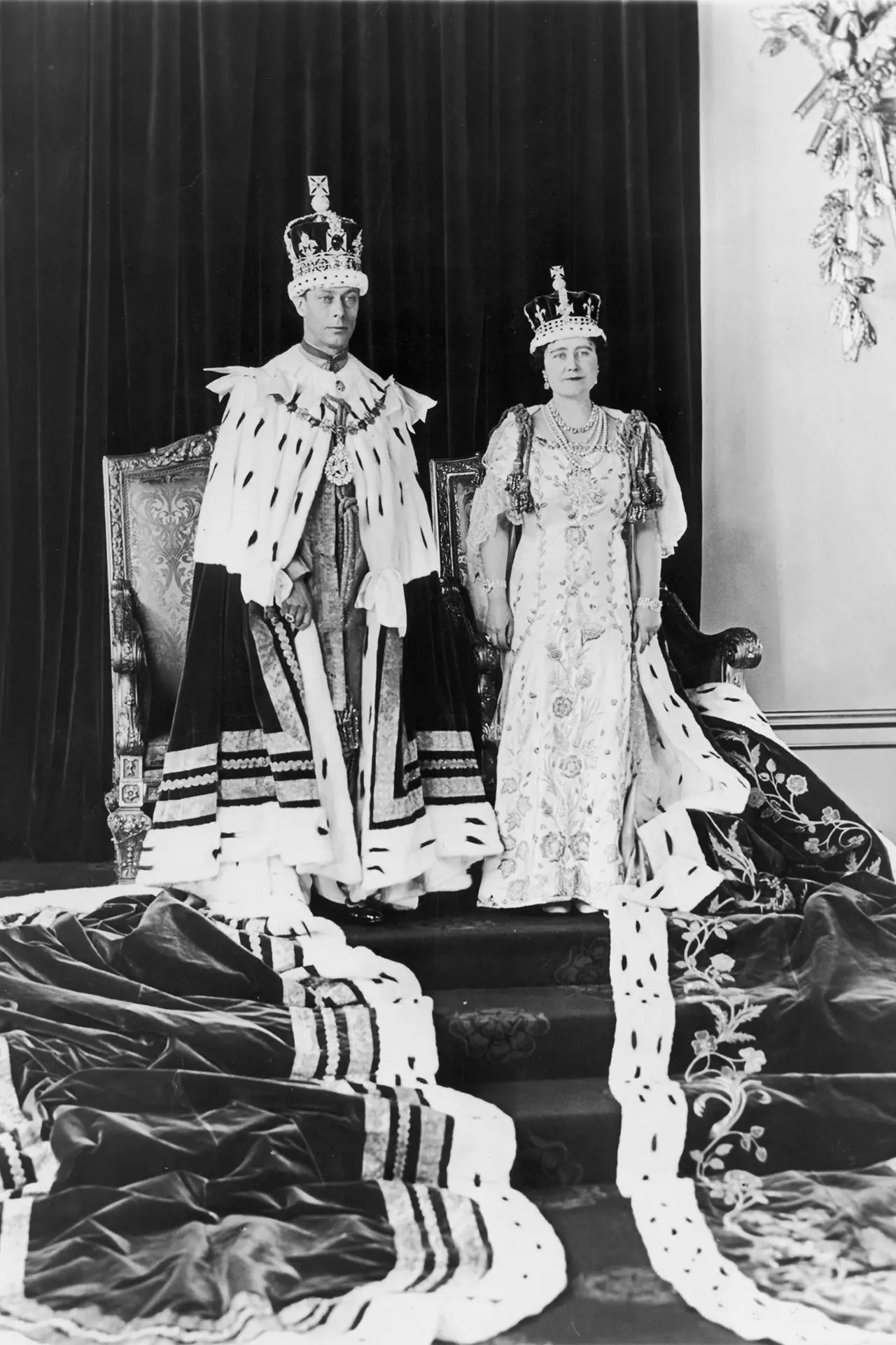 Kening George VI en keninginne Elizabeth nei de kroaning 1937