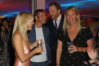 Sienna Miller Archie Keswick Adam Speers i Tori Cook