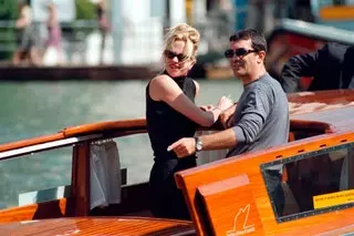 Antonio Banderas en Melanie Griffith by die Venesiese rolprentfees 1998