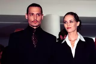 Johnny Depp dhe Vanessa Paradis në prezantimin e From Hell 2001