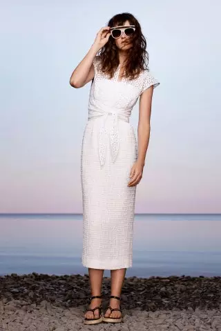 Chanel Resort Team бу коктейль күлмәген сенсацион парлы үкчәләр белән киеп җибәрә. Кичә алдыннан бик яхшы.